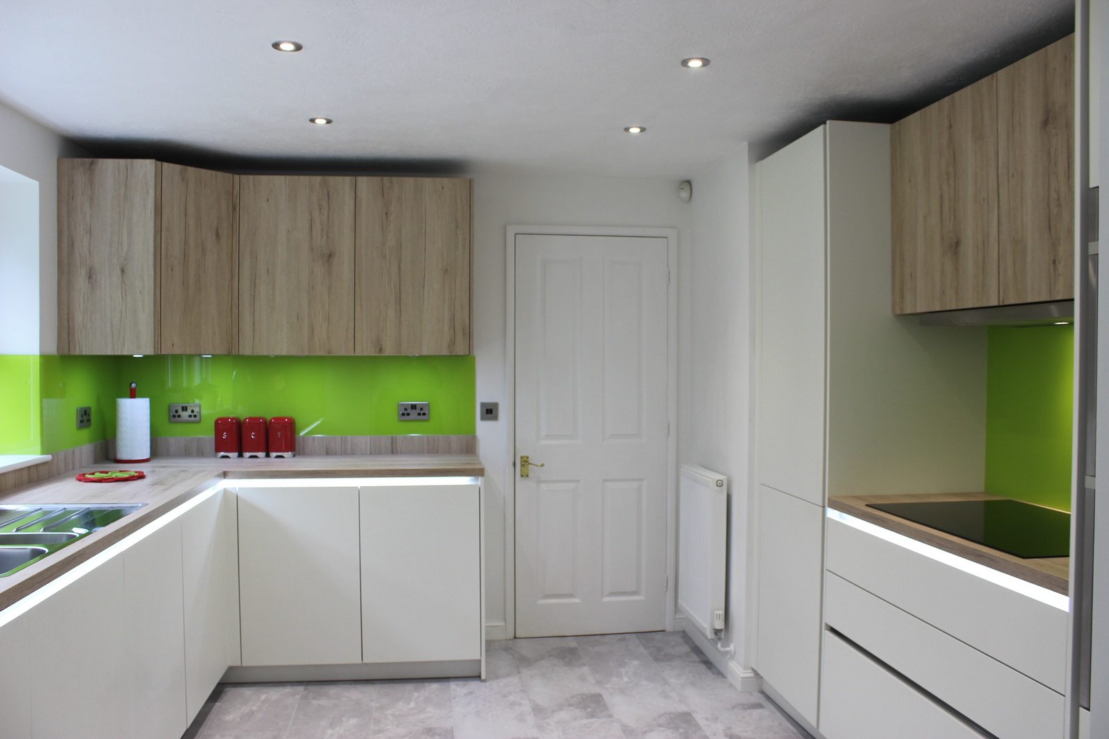 White Matt & Wood Handleless Kitchen | Alon Interiors